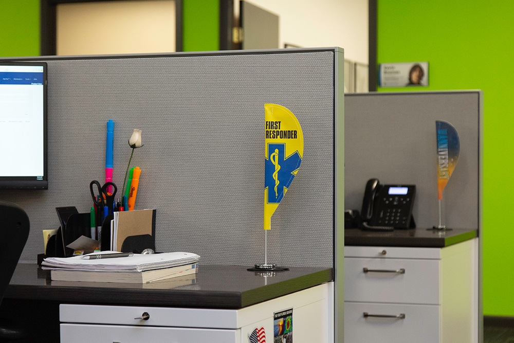 Desk Flags: First Aid Trained (MBF101)