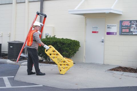 Collapsible Mobile Barrier ()